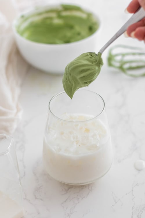 🌿 ¡Descubre los Increíbles Beneficios de la Hierbabuena en Smoothies! 🍹