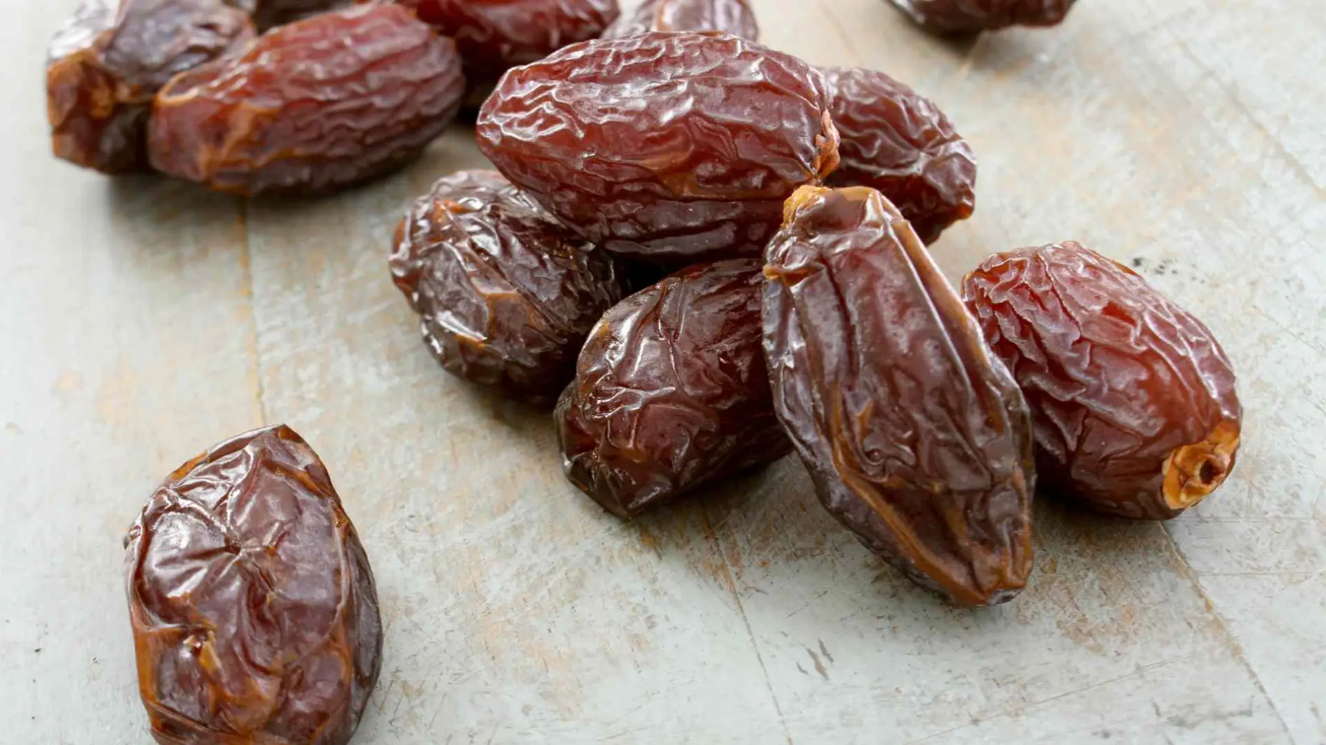 ¡Descubre las Sorprendentes Calorías en los Dátiles para Bajar de Peso! 🍏