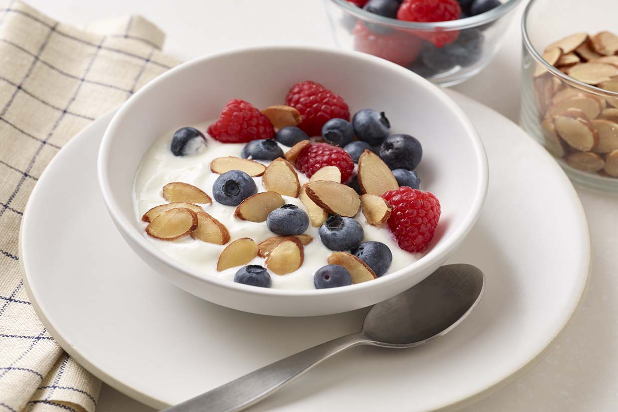 🌟 ¡Activa tus almendras en yogur y transforma tu desayuno! 🥣