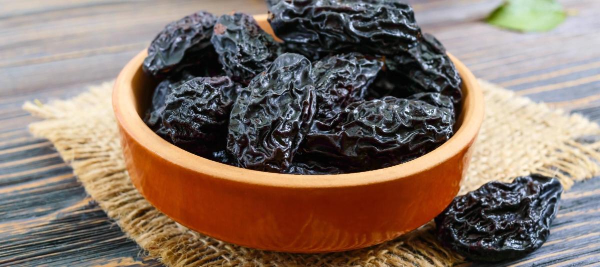 🌟 ¡Descubre los Secretos! 🌟 Ciruelas Pasas: Tiempos de Remojo para Mejorar tu Digestión 🍑