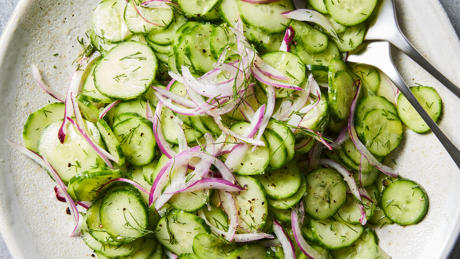 🌱 ¡Descubre el Clima Perfecto para Pepinos Super Rápidos! 🍃