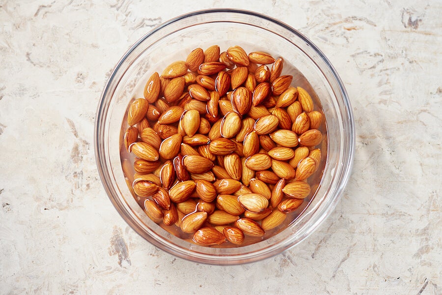 🥜 ¡Descubre cómo las almendras remojadas mejoran tu digestión! 🍽️💚